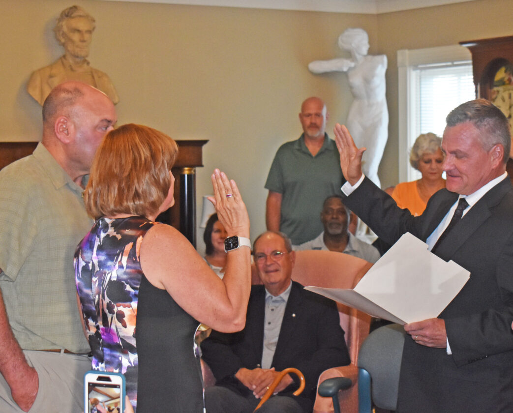 Cyndi Baronzzi Dickey takes oath as new Salem mayor | News, Sports ...